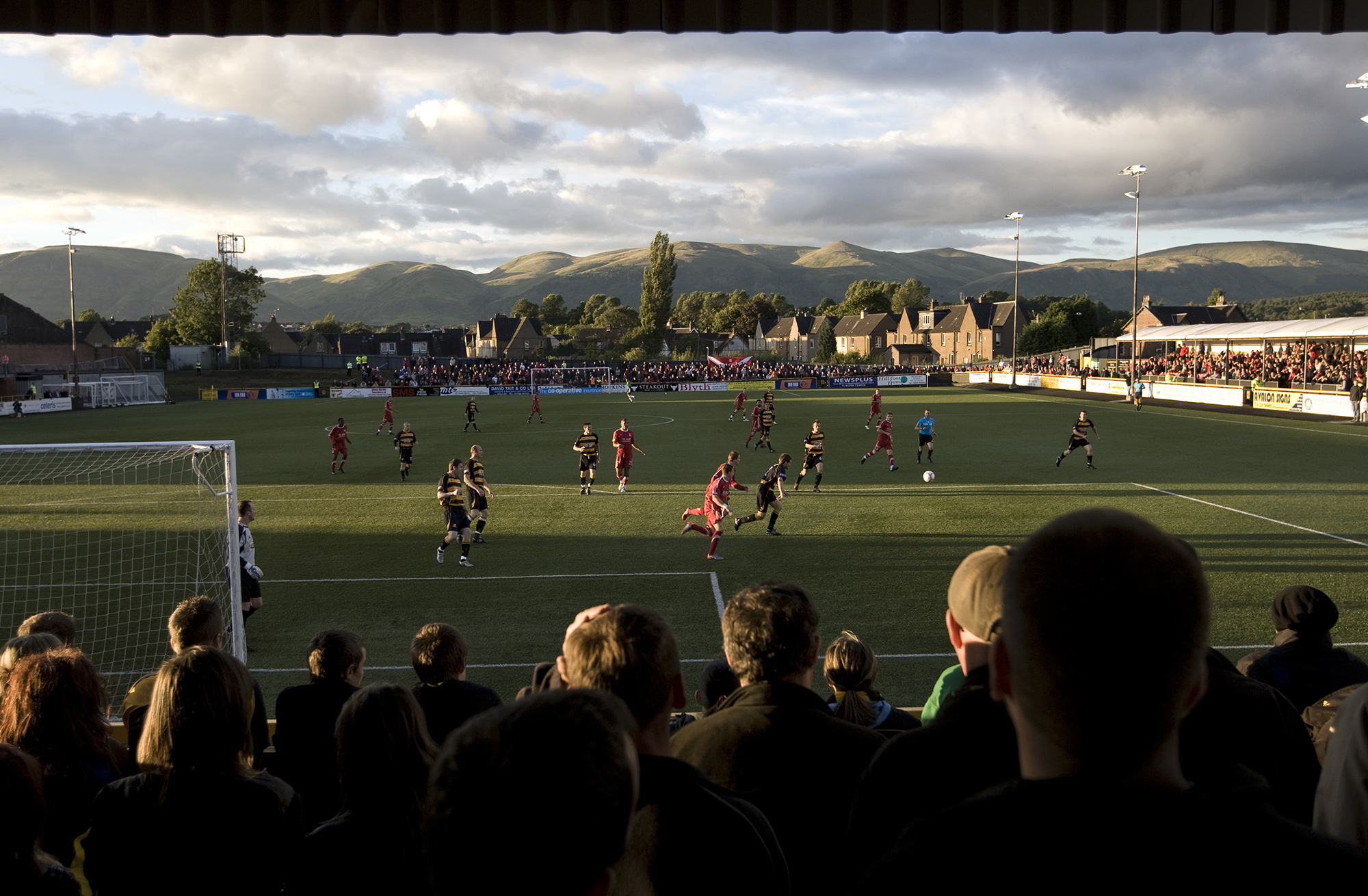 Fitba' Crazy / Colin McPherson - Document Scotland football